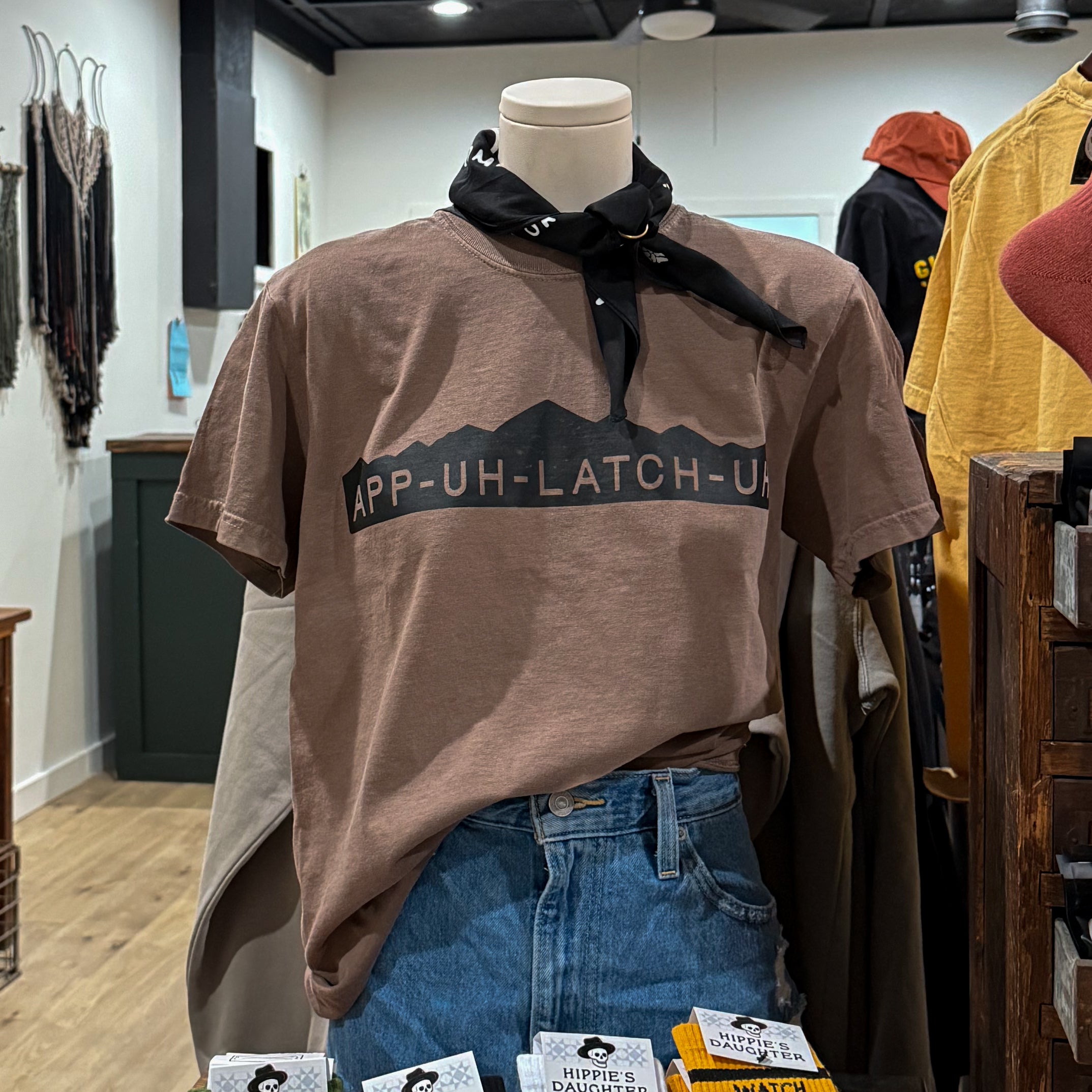 App uh latch uh // T-shirt – Hippie's Daughter